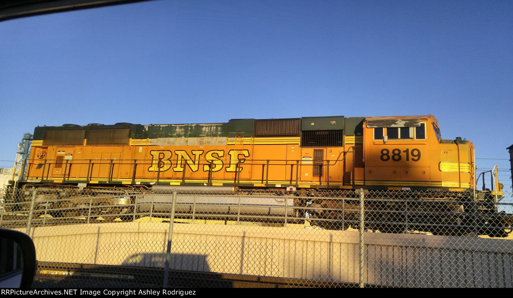 BNSF 8819